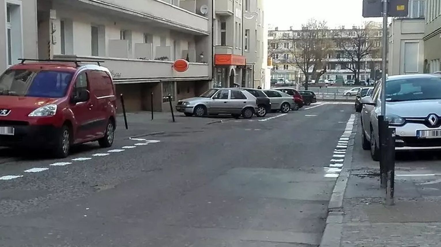 Niewłaściwe parkowanie na chodniku będzie teraz dużo droższe! Czy Was ... Niewłaściwe parkowanie na chodniku będzie teraz dużo droższe! Czy Was ...